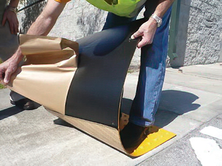 Concrete and asphalt warning surfaces - Coverings